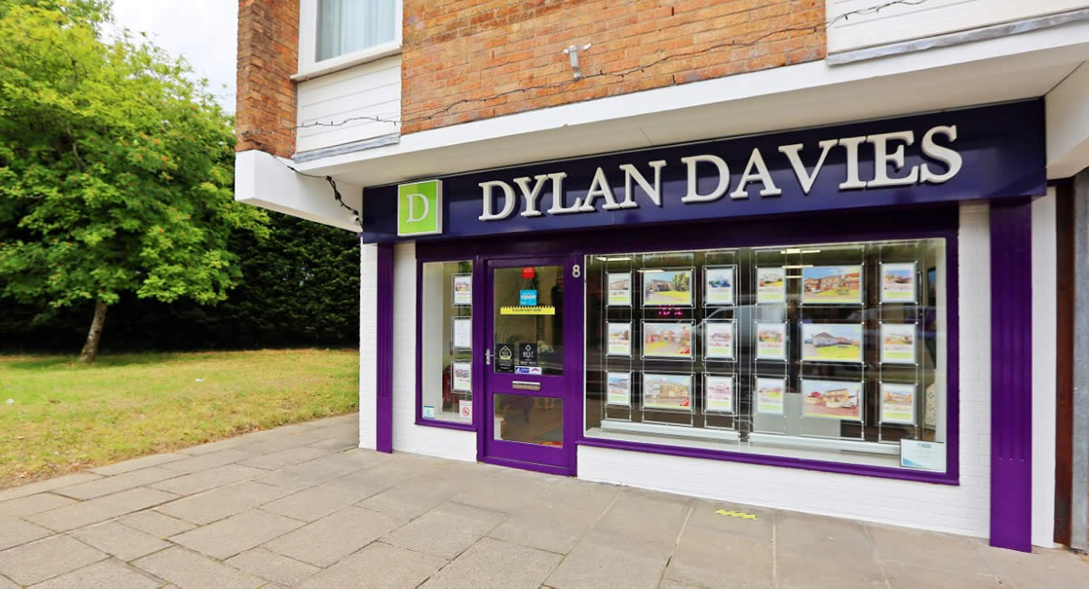 Shannon Baker, Sales Negotiator | Dylan Davies